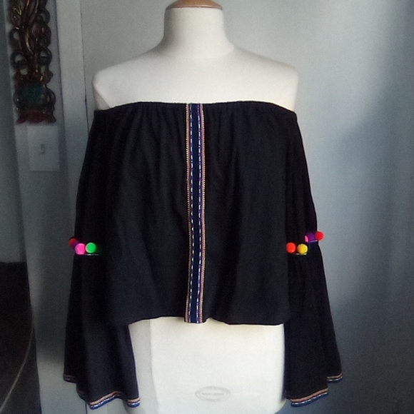 Pitusa | Tops | Peruvian Pom Pom Tassel Bell Sleeve Beauty Rare Gem ...